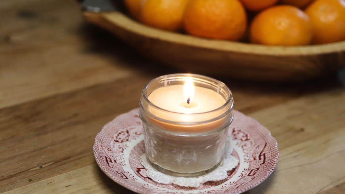 Make Candles from Beeswax and Coconut Oil